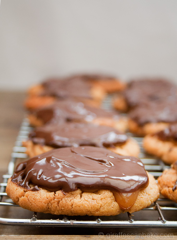 Snickers Cookies - Crumbly, flourless peanut butter cookies with gooey ...